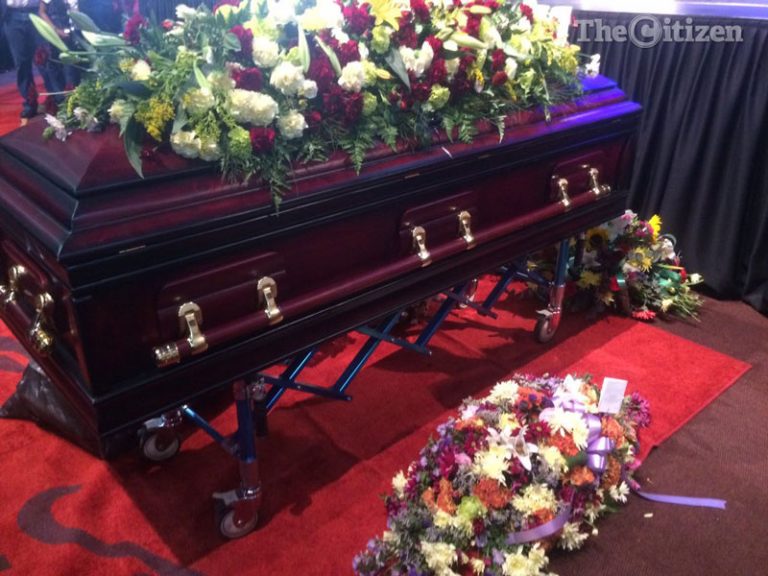 Twitter slams Mzwakhe Mbuli for 'ruining' Mandoza's funeral | The Citizen