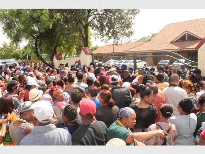 Reiger Park principal allegedly tells angry parents videos are fake ...