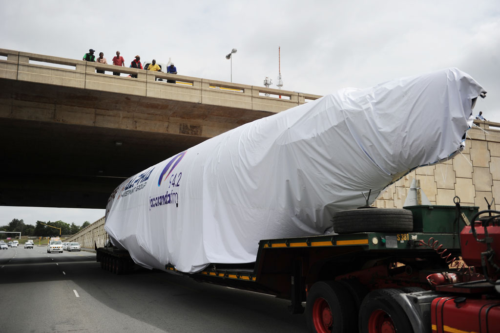 IN PICTURES AND VIDEO: Boeing 737 hits the road | The Citizen