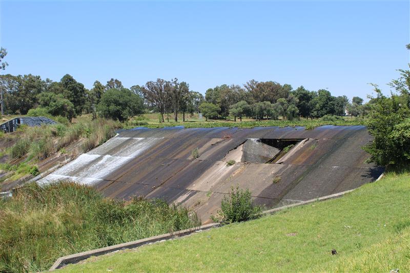 Ekurhuleni metro investigating potentially hazardous Benoni dam wall ...