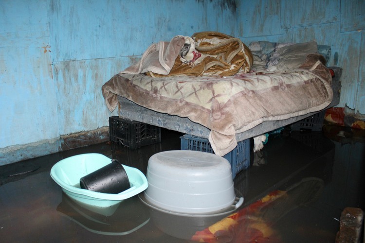 Hundreds of shacks flood in Cape Town downpours | The Citizen