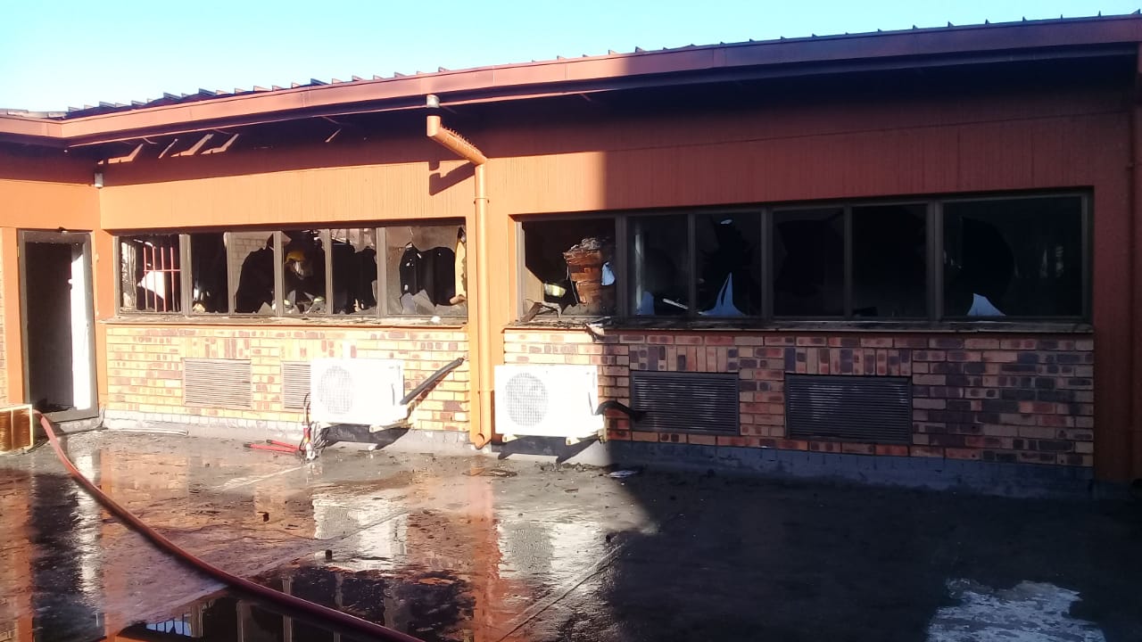 Saambou Sentrum building roof collapses in fire | The Citizen