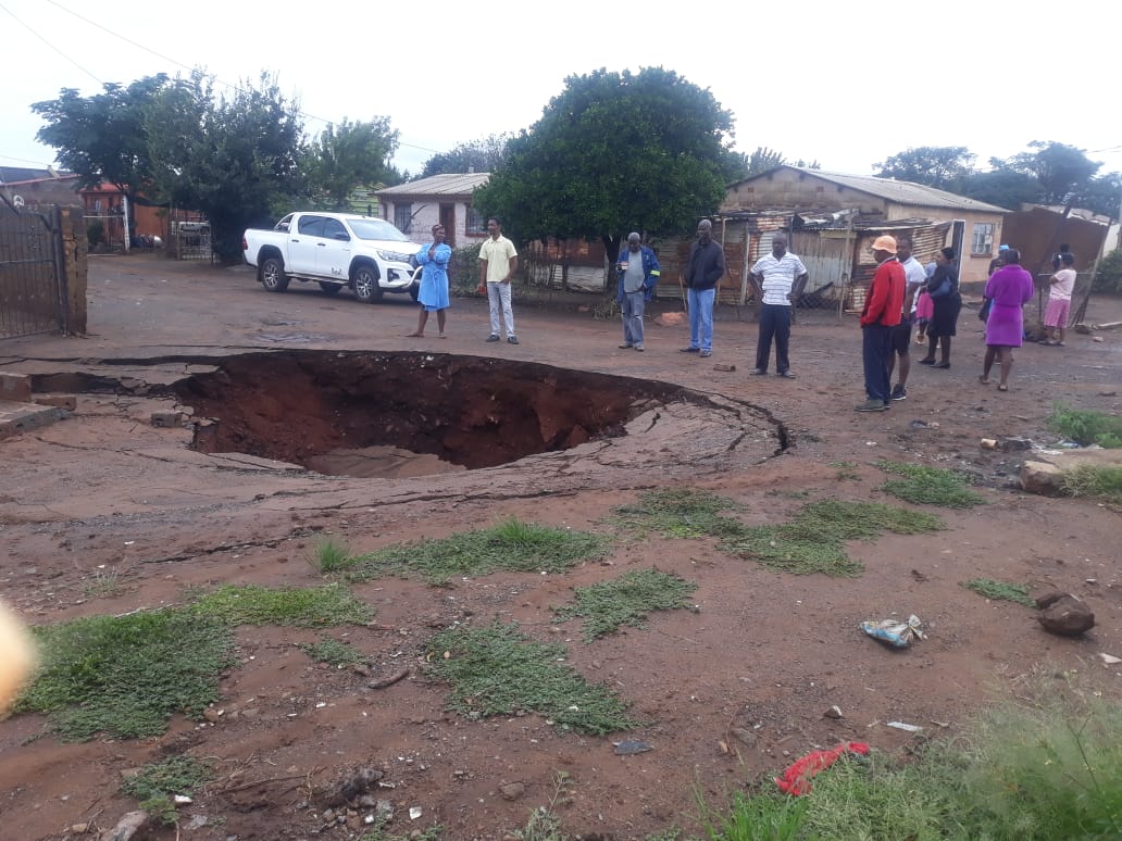 Khutsong families won't budge even though sinkholes may swallow up ...