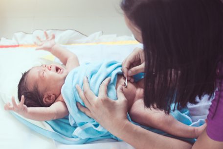 Here's how you can tell that your child's umbilical cord is infected ...