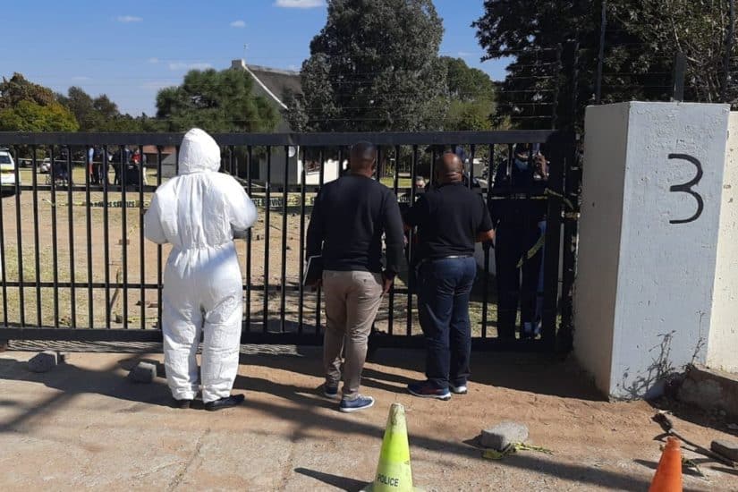 Crime: Police kill four suspects in a gun battle with 'army' of suspects