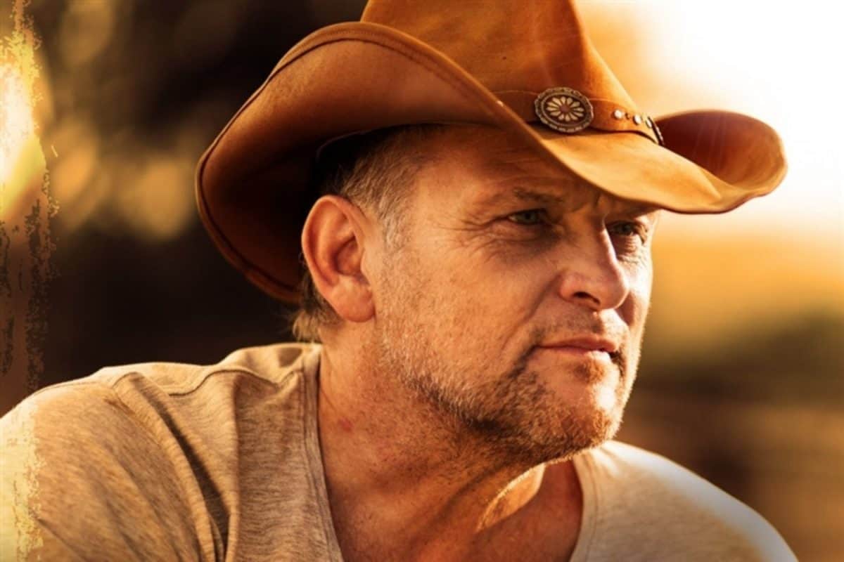 Steve Hofmeyr praises his sick wife for looking after their entire family