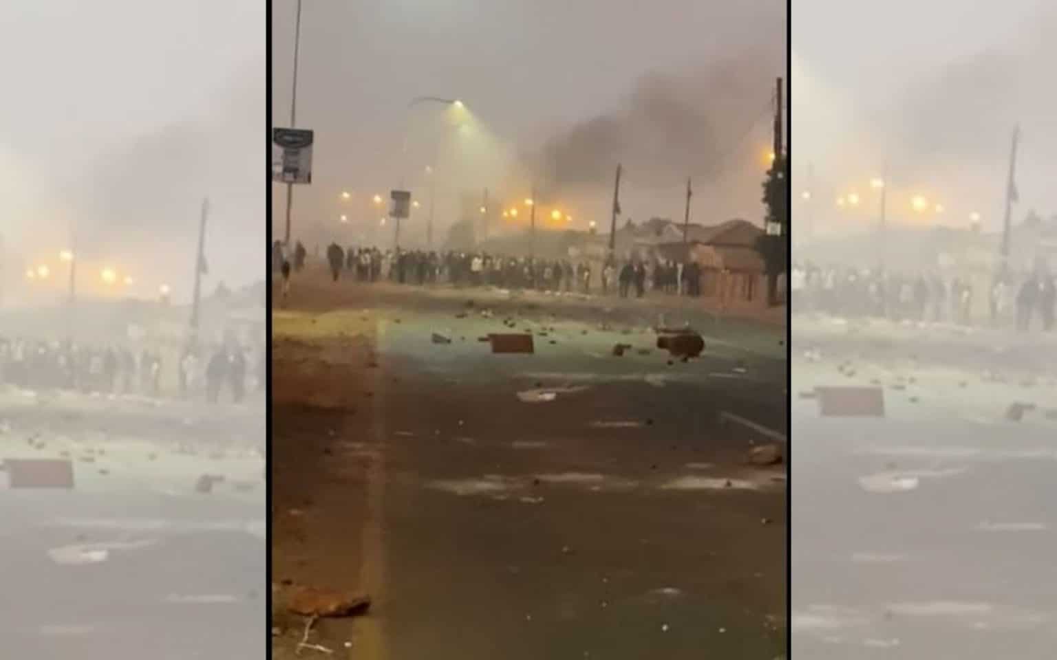 Riots shutdown Middleburg until Municipal Manager resigns