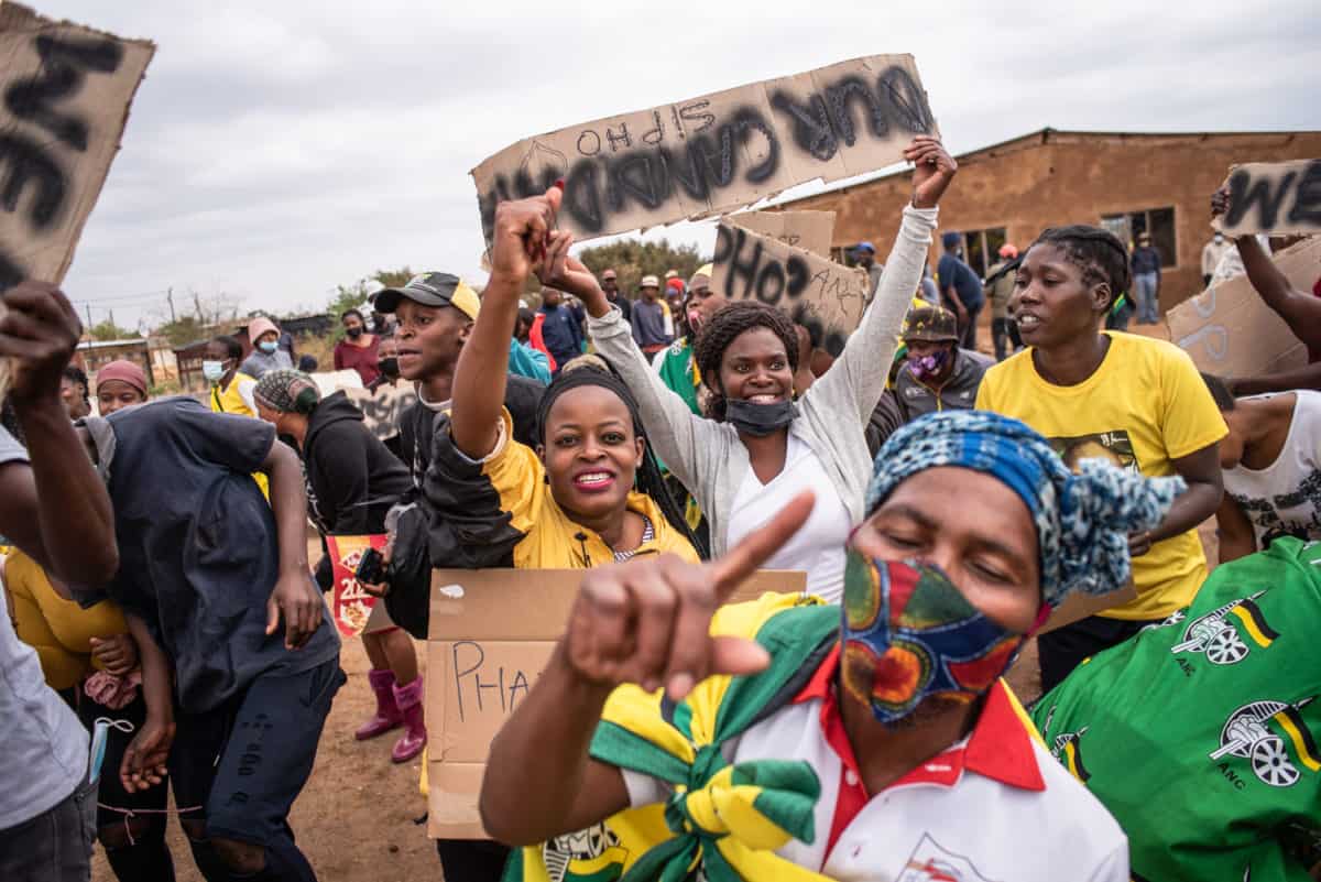 ‘Men in ANC T-shirts’ attack Cope leader’s home | The Citizen