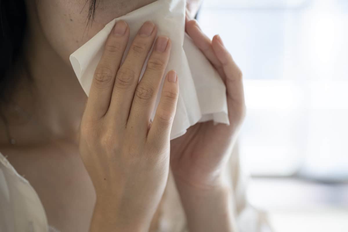 Itchy eyes? Sneezing? Here's how to deal with hay fever