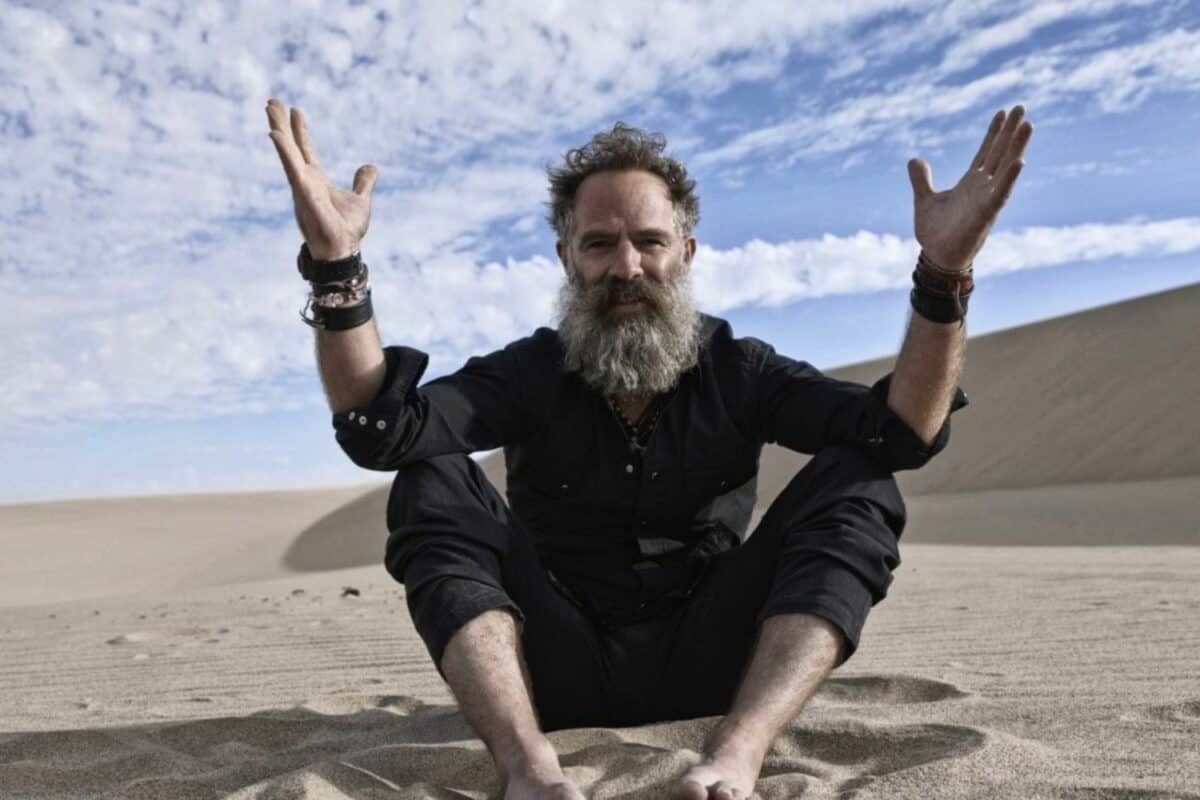 Neil Sandilands back on SA tellie, exploring the vastness of the Namib