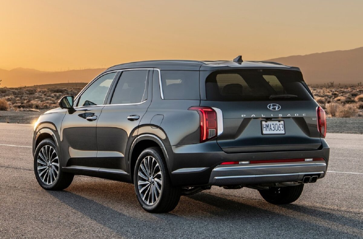 Refreshed Hyundai Palisade shows itself