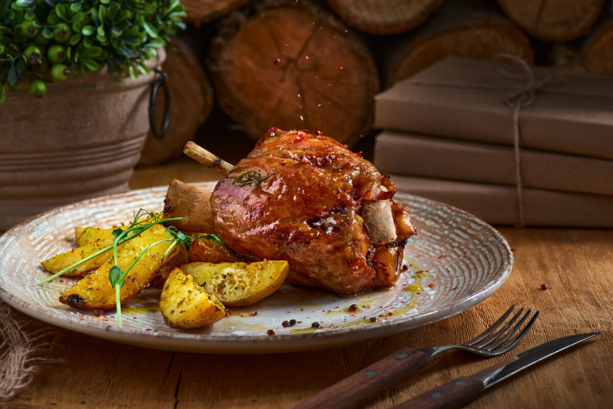 Recipe of the day: How to cook a smoked and glazed eisbein