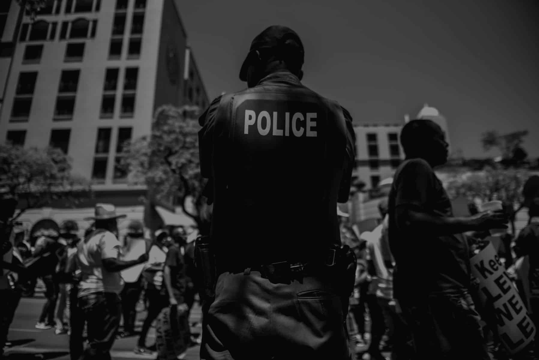 Afraid of the dark? - Cops say they aren't safe patrolling during load ...