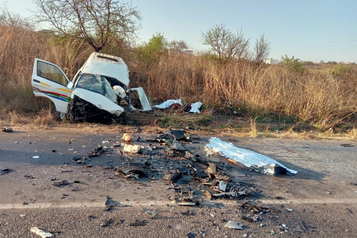 Seven killed in a taxi and car collision