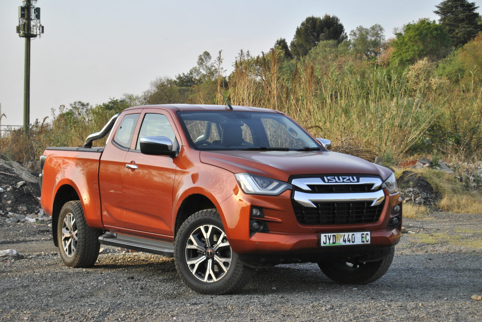 New Isuzu D-Max Extended Cab unwilling to relinquish it's 'cab-and-a ...