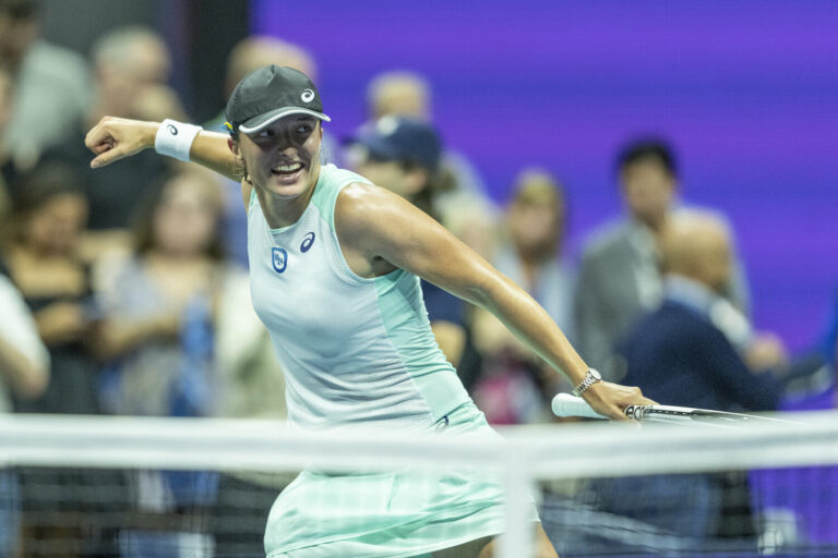 Swiatek, Sabalenka to square off in US Open semi-final