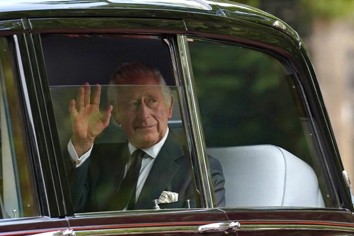 Ironed shoe laces and velvet toilet paper: King Charles' daily demands ...