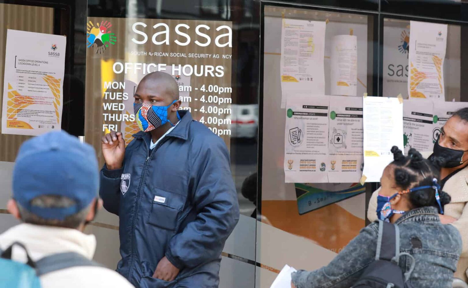 Card switch: 800 000 will have to collect their grant at Sassa office