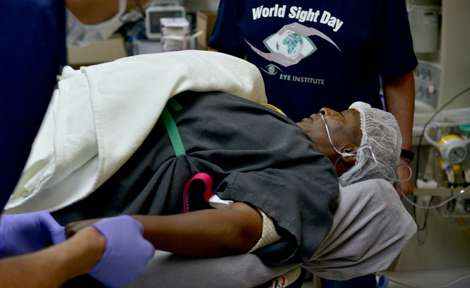 VIDEO, PICS: Through the eyes of a cataracts patient