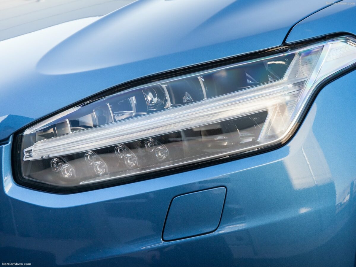 Volvo drops visual hints of new EX90