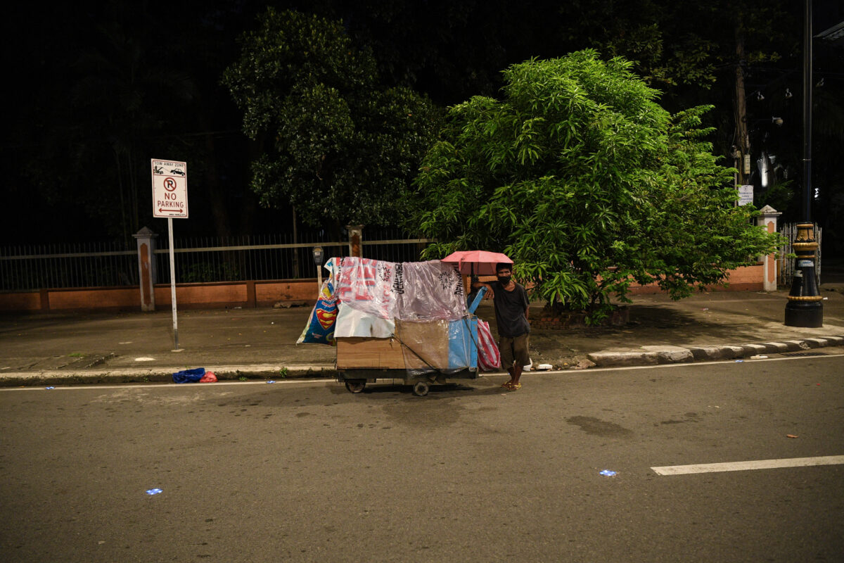 Street life: Manila's homeless find shelter in pushcarts | The Citizen