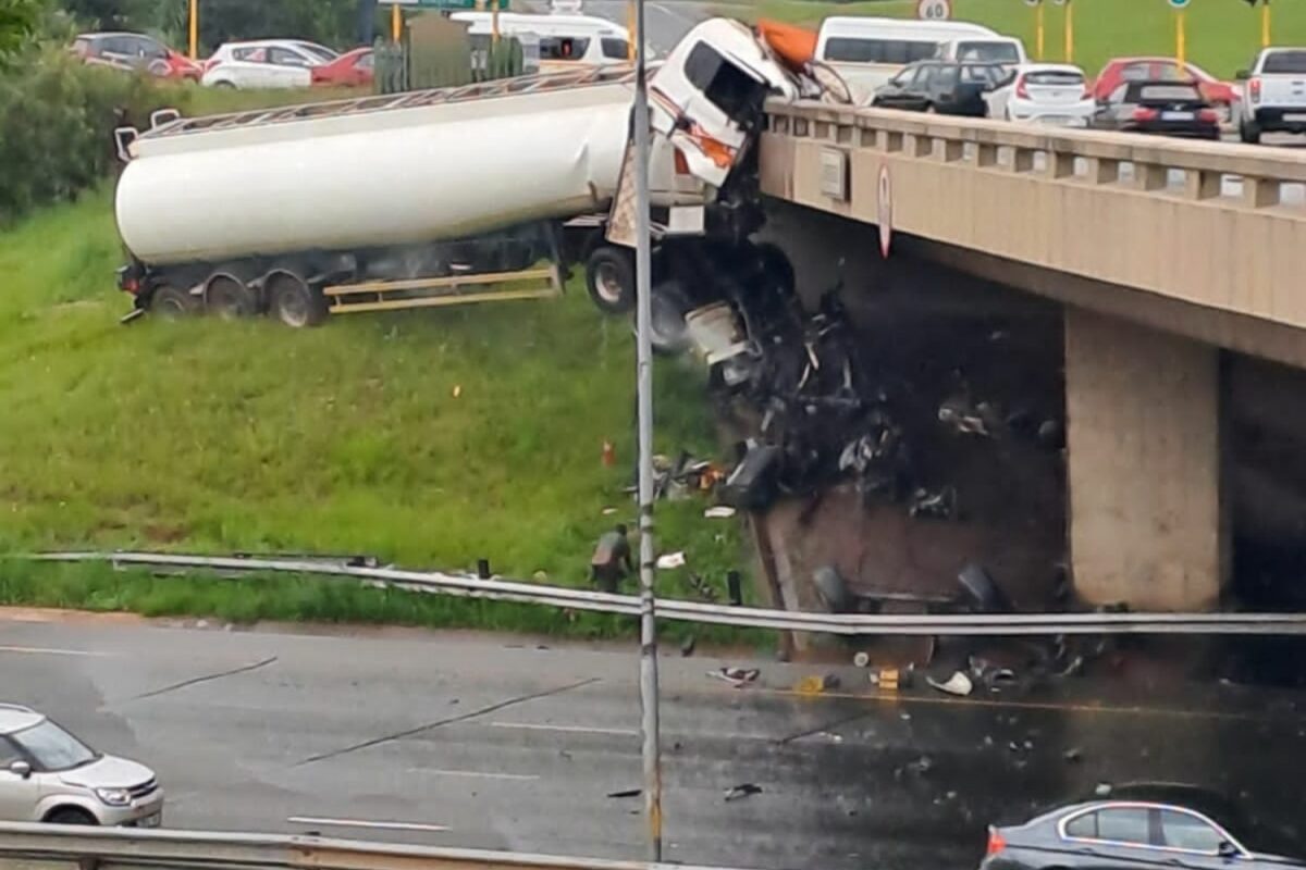 WATCH: Another tanker crashes into bridge near N12 in Johannesburg