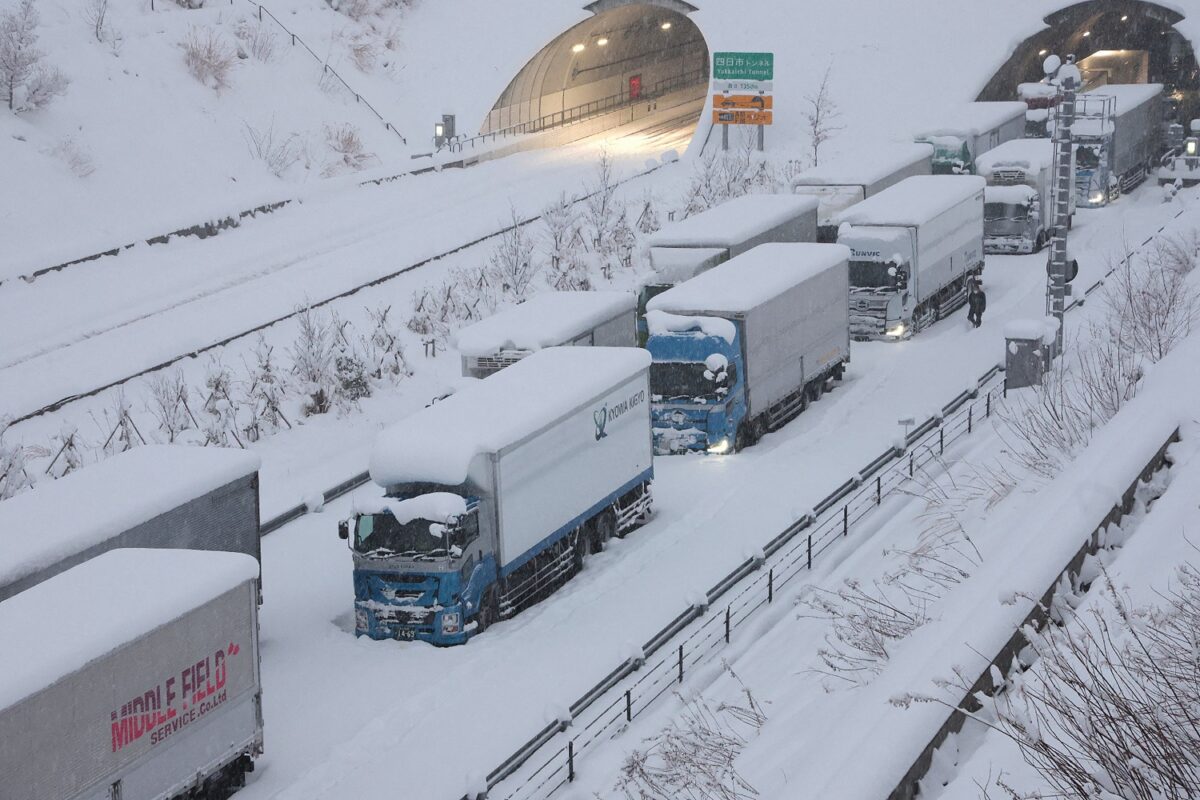 One dead as heavy snow and record cold hit Japan | The Citizen