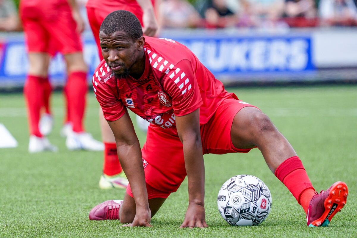 Chiefs reject former Bafana star midfielder Mokotjo
