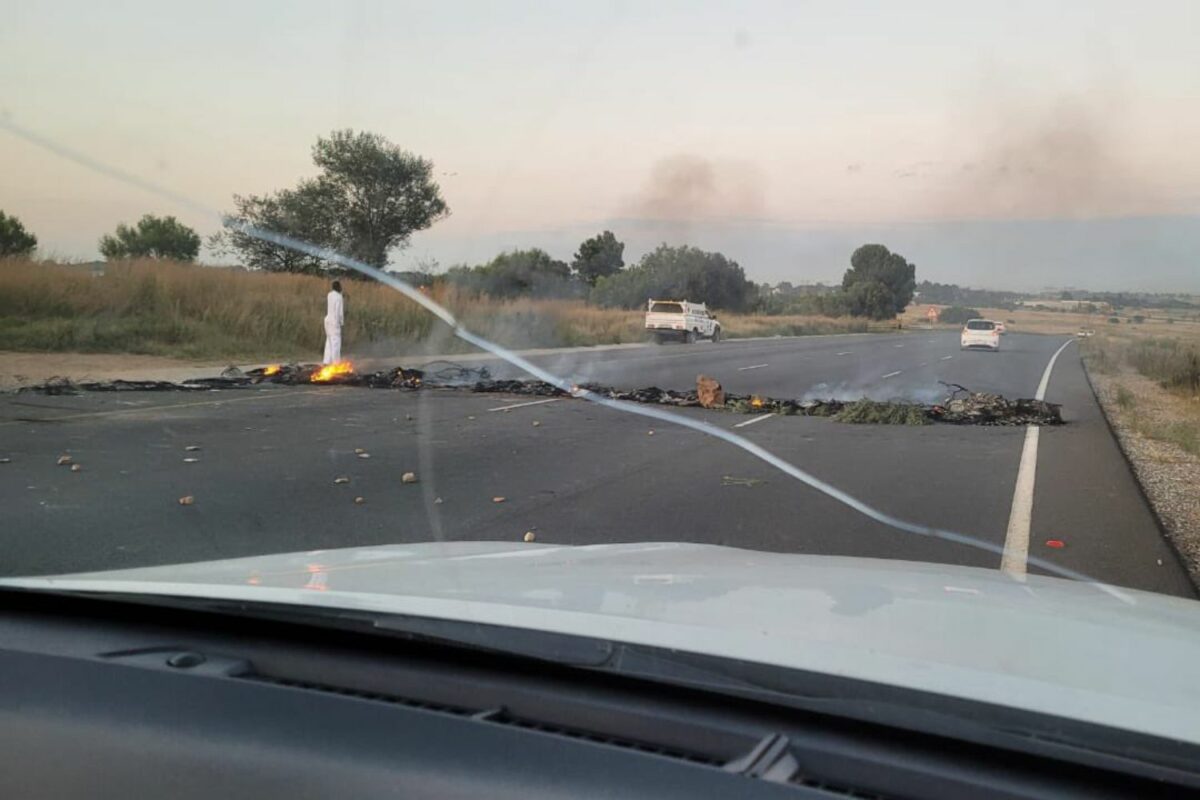 Motorists urged to avoid N14 to Pretoria due to protests