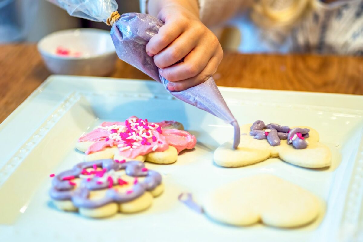 How to make your own royal icing for homemade cookies