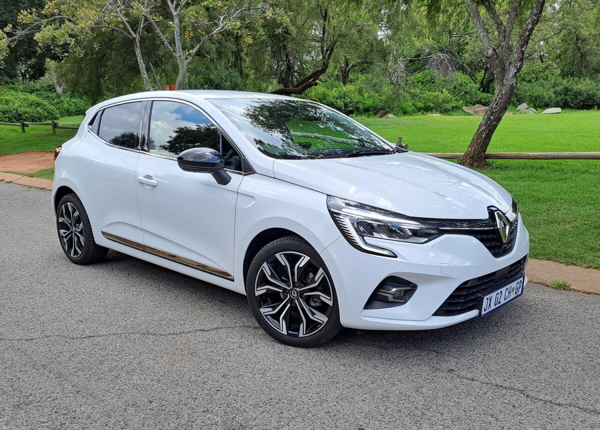 Like Messi's team-mates, Renault Clio shines in the shadows