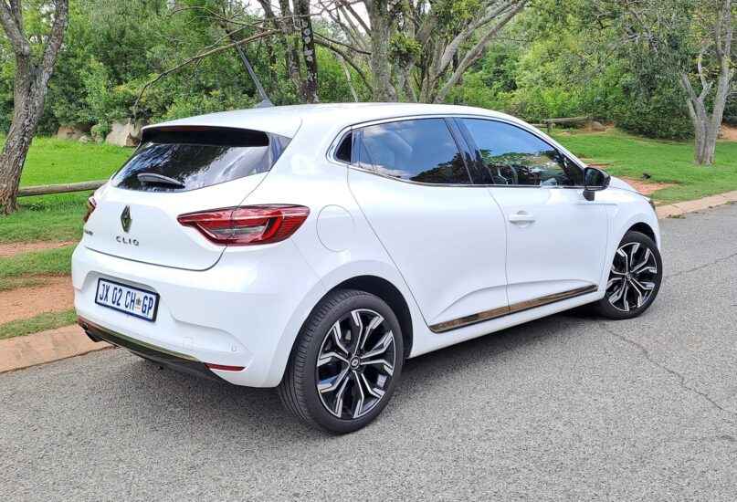 Like Messi's team-mates, Renault Clio shines in the shadows