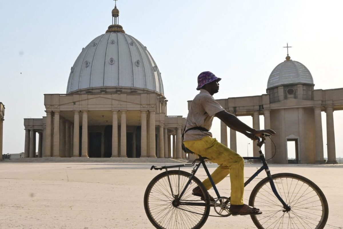 Ivory Coast's modern capital still out of reach 40 years later