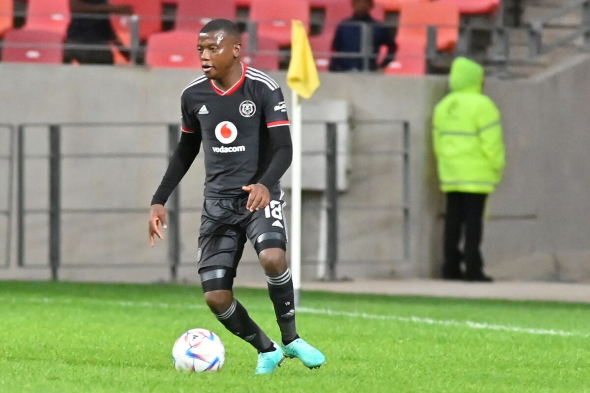 Dlamini an important player for Pirates, says Riveiro