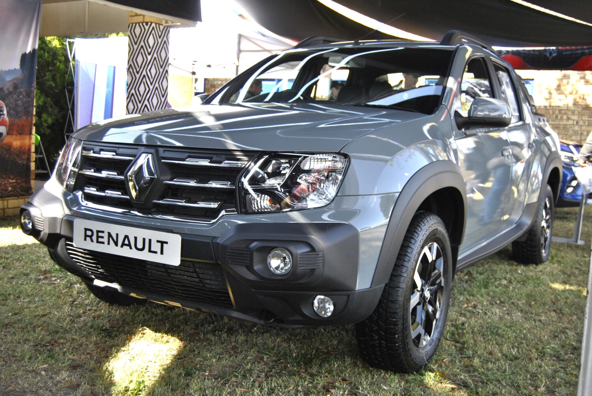 WATCH: Long awaited Renault bakkie shows face at Nampo