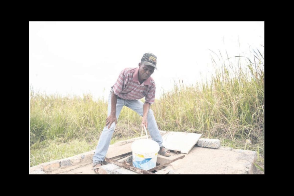 Hammanskraal: digging wells and making boreholes for water