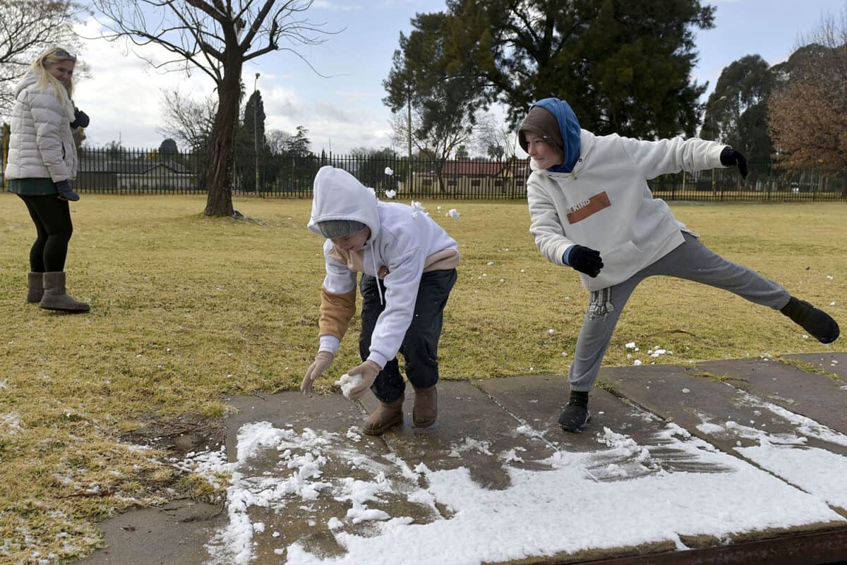 PICTURES: Rare snow turns Joburg into winter wonderland | The Citizen