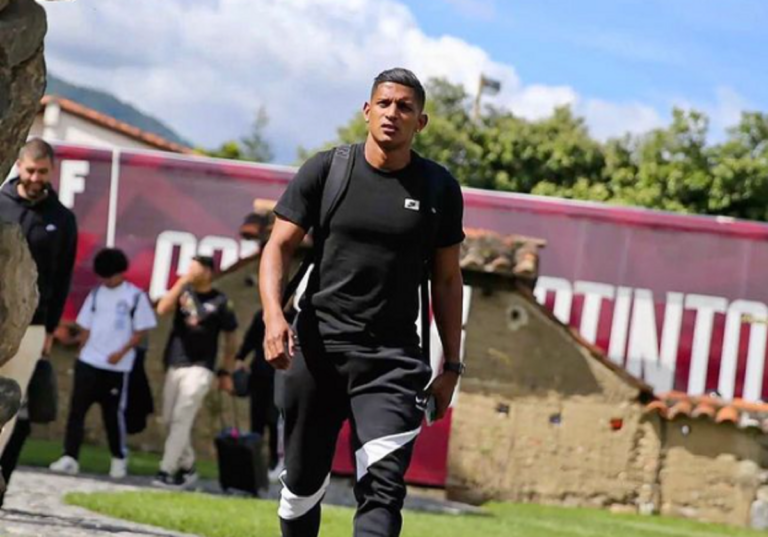 Castillo makes his Chiefs grand entrance, happy with star reception