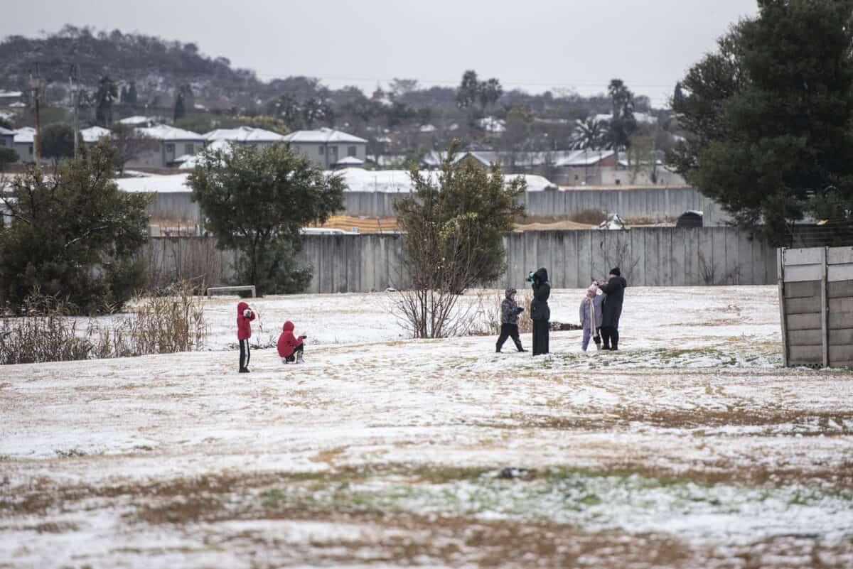 PICTURES: Rare snow turns Joburg into winter wonderland | The Citizen
