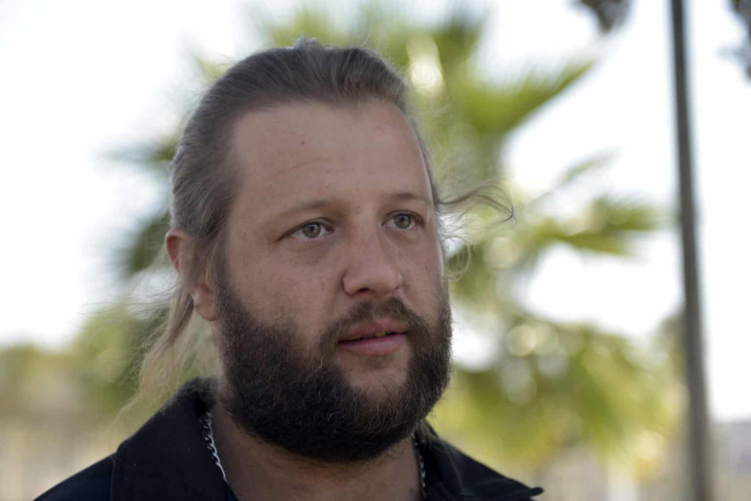 'Doing my best': Hero jumps into collapsing trench to save workers