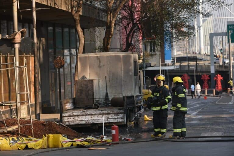 WATCH: Five injured as another Joburg building and a truck catch fire