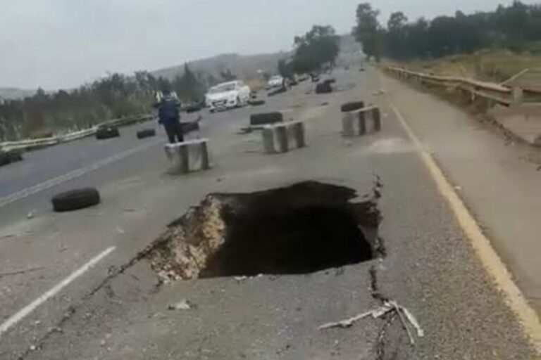 Protestors block Golden Highway over lack of sinkhole repairs