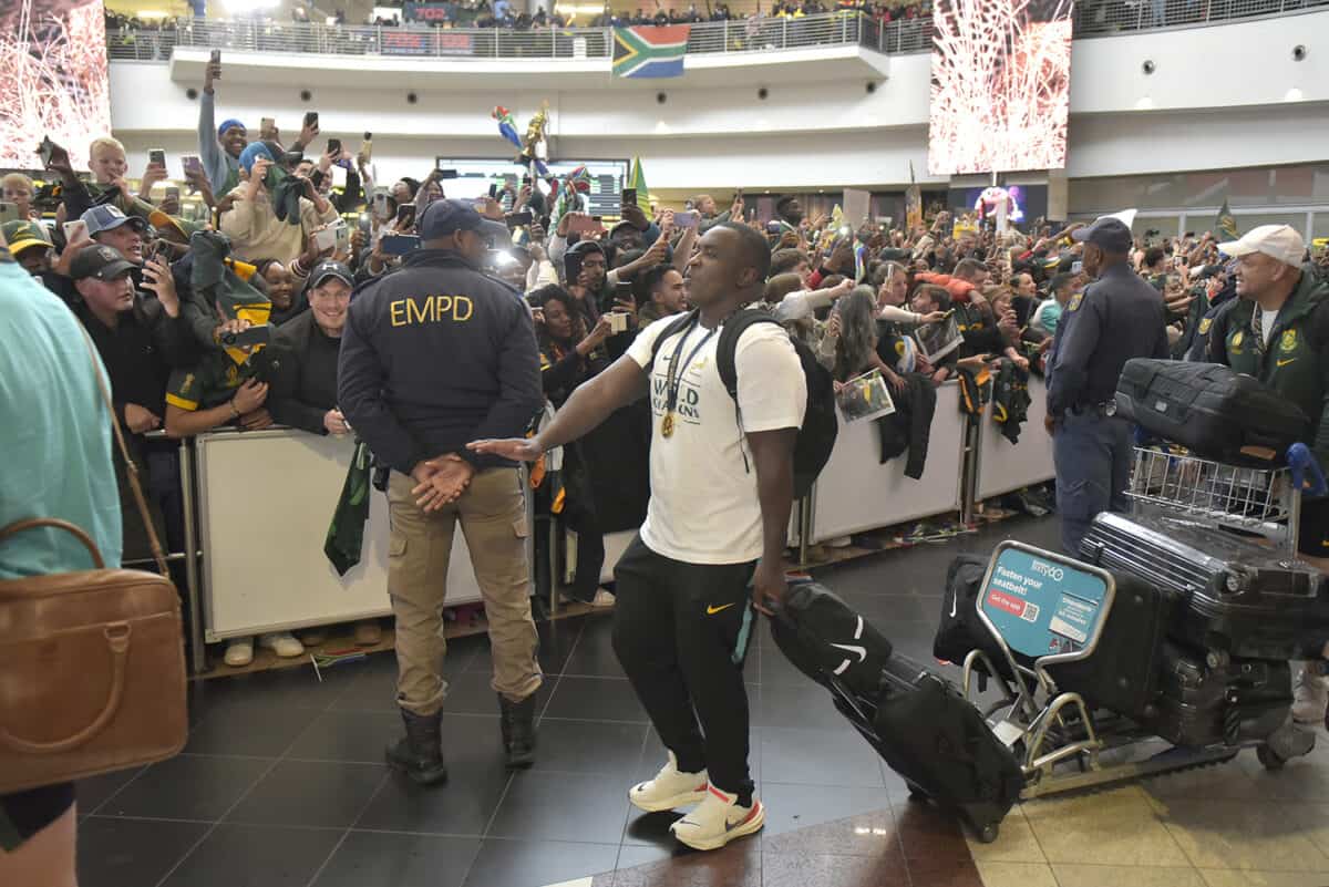 In pictures: The victorious Springboks arrive back in SA to a rousing ...