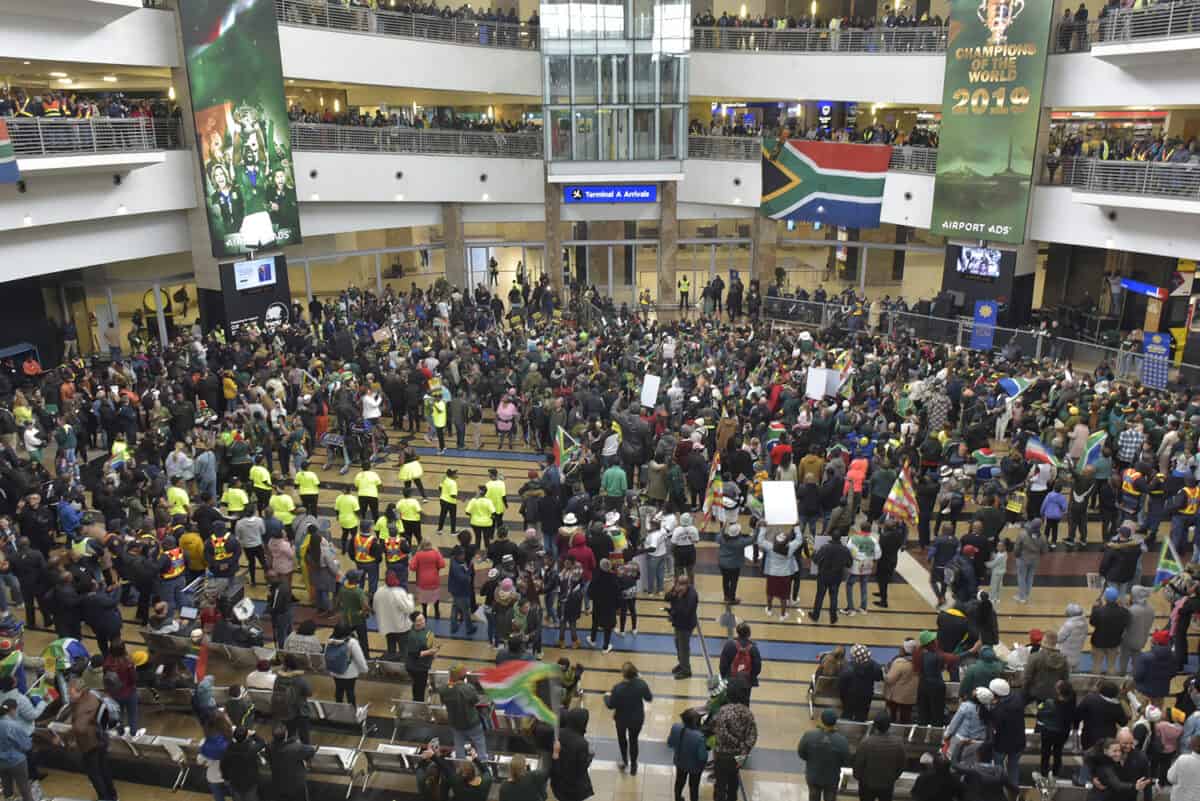 Springboks arrive home to heroes’ welcome from thousands of fans | The ...