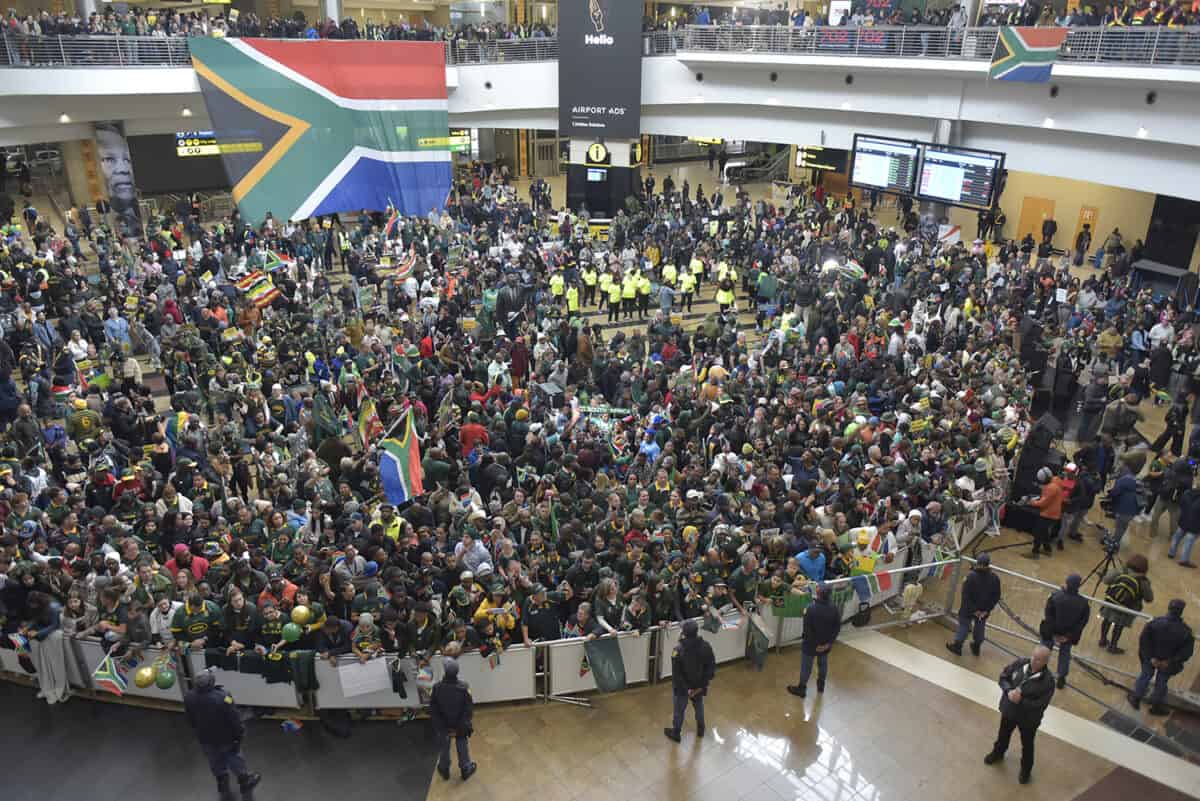 Springboks arrive home to heroes’ welcome from thousands of fans | The ...