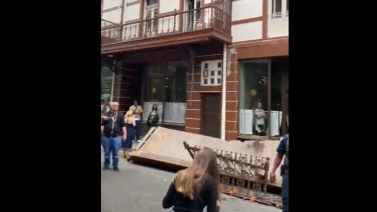 Scores injured after restobar balcony collapses in Cape Town CBD | The ...