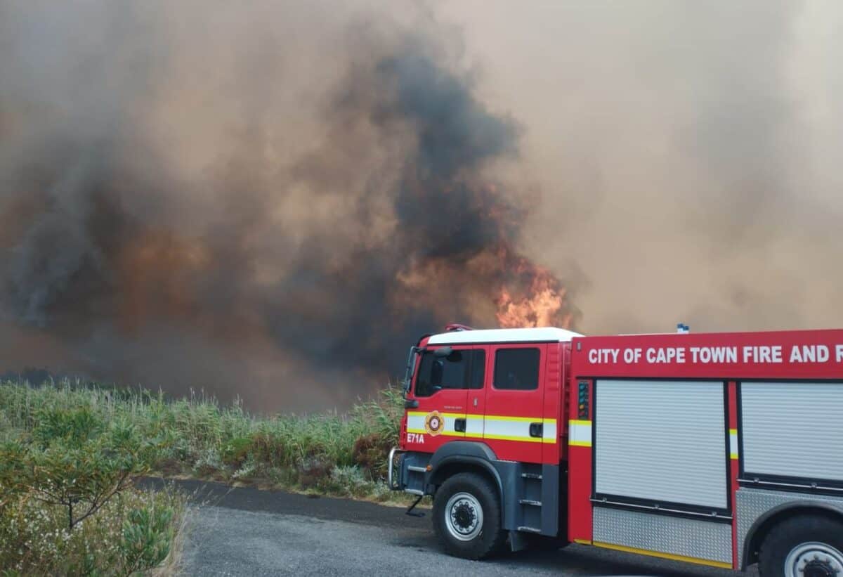 Blaze rages on in Simon's Town as wind makes it difficult to fight the ...