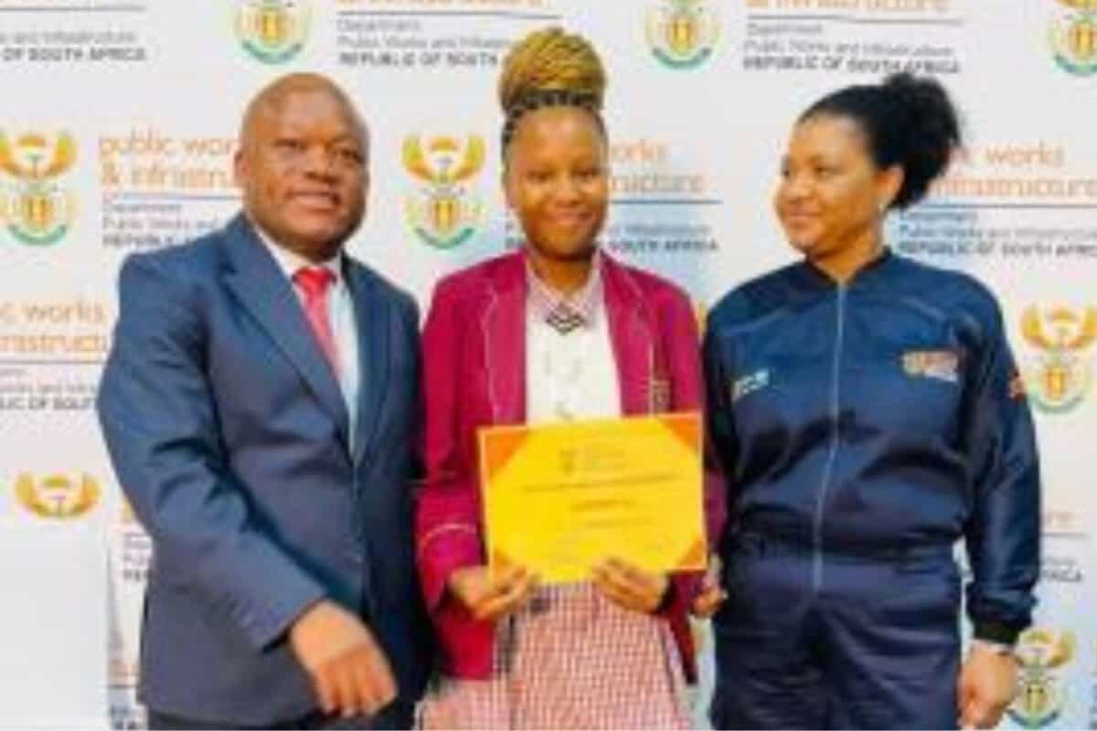 "You are the jewel in the crown": Zikalala awards 100 matriculants over ...
