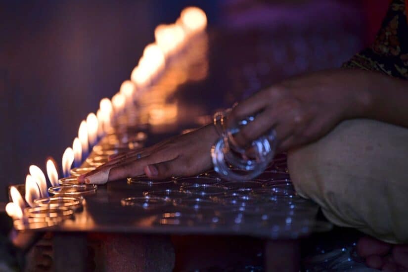 Pakistan's delicate Eid bangles go from furnace to forearms | The Citizen