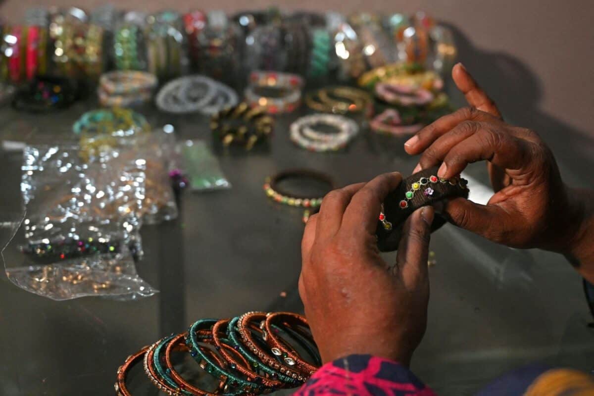 Pakistan's delicate Eid bangles go from furnace to forearms | The Citizen